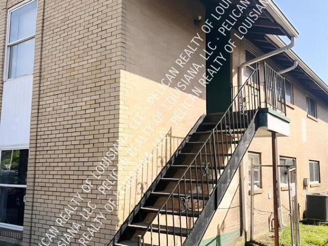 3 BR, 2 BA Apartment 2112 Lafayette Street, Gretna, LA 70053