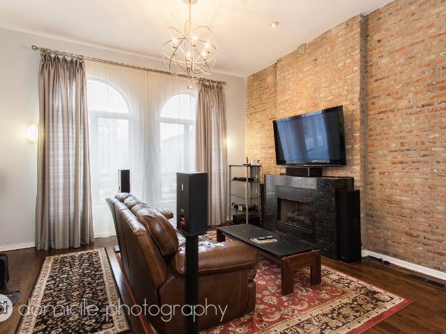 3 BR, 2 BA Apartment 2113 West Washington Boulevard, Chicago, IL 60612