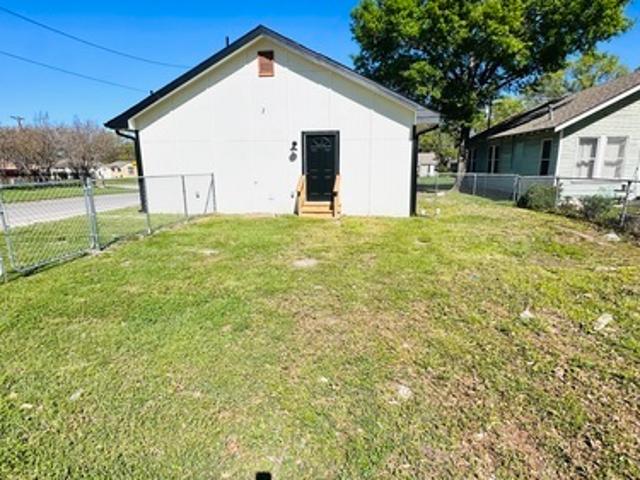 3 BR, 2 BA Apartment 2115 W 2nd Ave 1, Corsicana, TX 75110