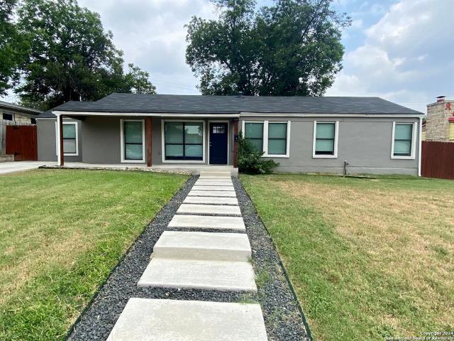 3 BR, 2 BA Apartment 211 BEVERLY DR, San Antonio, TX 78228