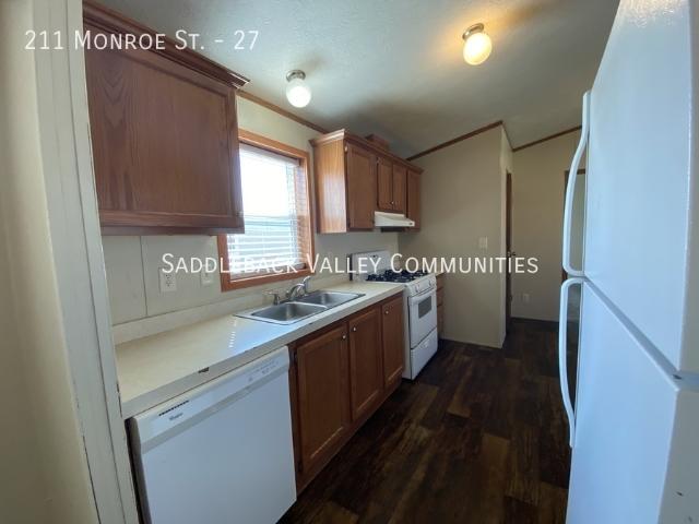 3 BR, 2 BA Apartment 211 Monroe St Rawlins, WY 82301