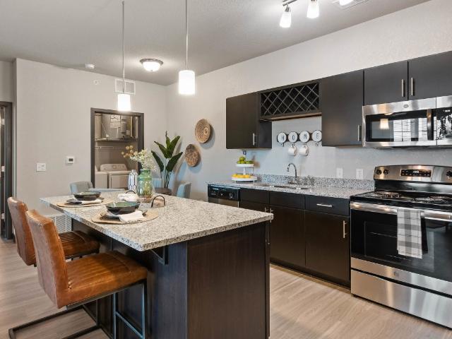 3 BR, 2 BA Apartment 2136 Sara Jane Pkwy Unit 10213, Grand Prairie, TX 75052