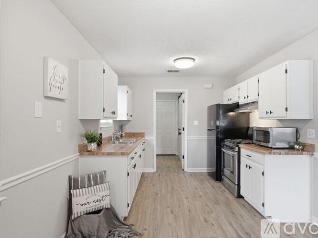 3 BR, 2 BA Apartment 217 S Hancock St, Murfreesboro, TN 37130