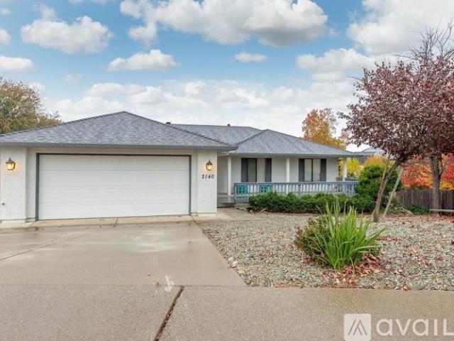 3 BR, 2 BA Apartment 2140 Hartly Circle, Redding, CA 96003