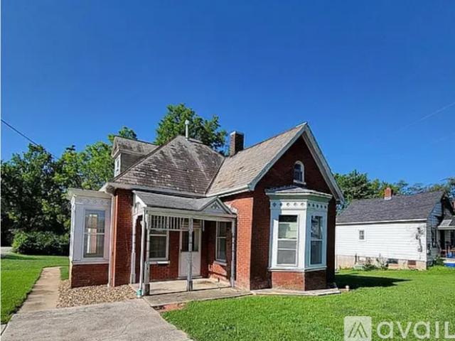 3 BR, 2 BA Apartment 216 E Walton St, Warrenton, MO 63383