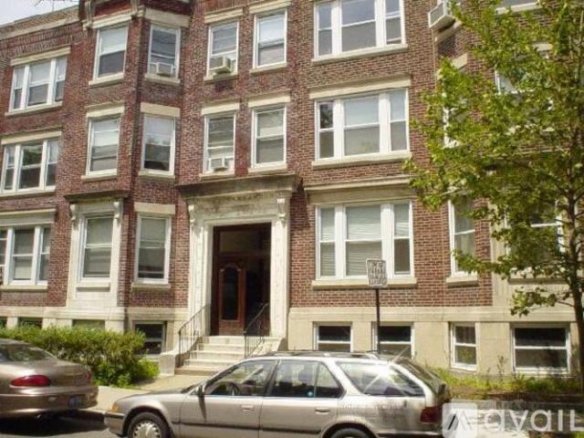 3 BR, 2 BA Apartment 21 Gibbs St, Unit 2, Brookline, MA 02446