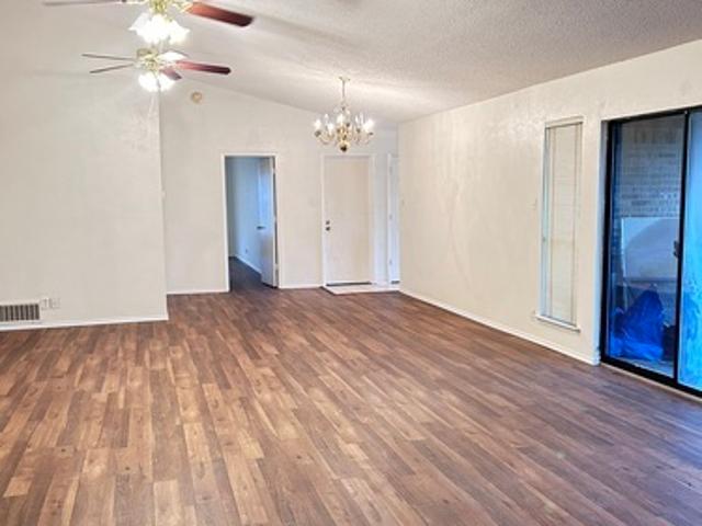 3 BR, 2 BA Apartment 2200 Canterbury Ct, Denton, TX 76205