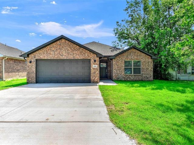 3 BR, 2 BA Apartment 2205 North Hickory St, Sherman, TX 75092