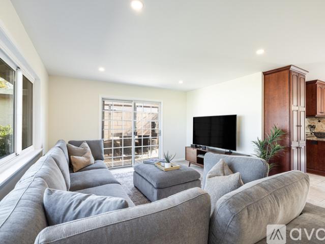 3 BR, 2 BA Apartment 2206 Stinson St, Simi Valley, CA 93065