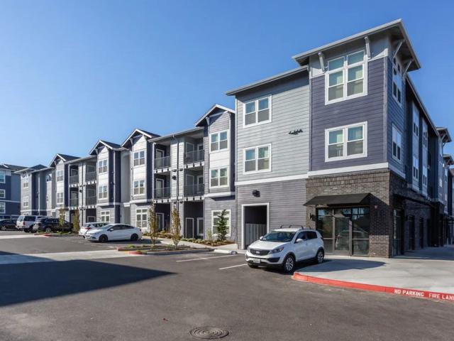 3 BR, 2 BA Apartment 22100 NE Halsey St Unit B209, Fairview, OR 97024