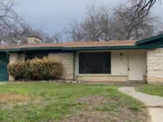 3 BR, 2 BA Apartment 221 Harriett Dr, San Antonio, TX 78216