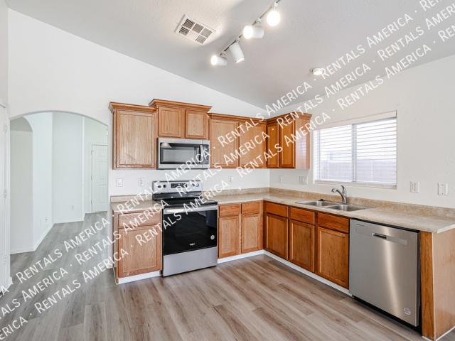 3 BR, 2 BA Apartment 22216 W Hadley St, Buckeye, AZ 85326