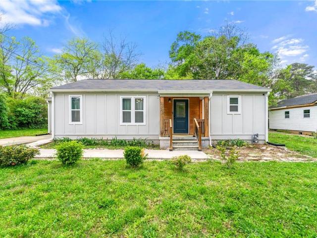 3 BR, 2 BA Apartment 2222 Penelope St NW, Atlanta, GA 30314