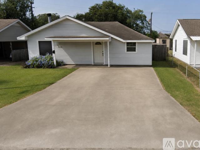 3 BR, 2 BA Apartment 2234 2nd Street, Port Neches, TX 77651