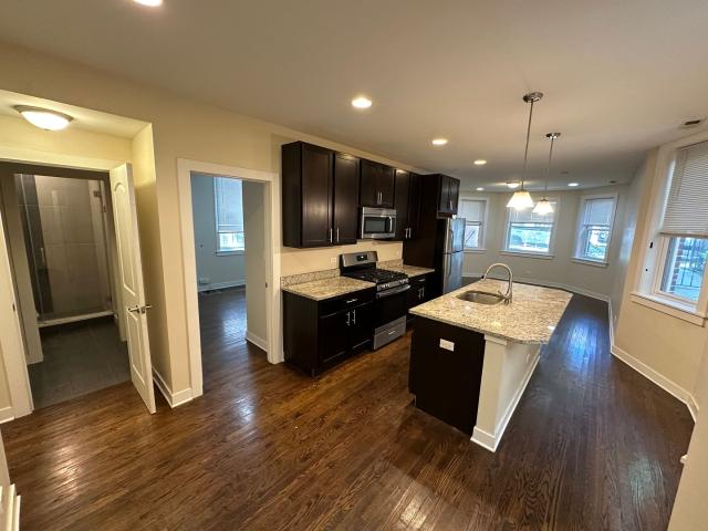 3 BR, 2 BA Apartment 2247 W. Thomas, Chicago, IL 60622