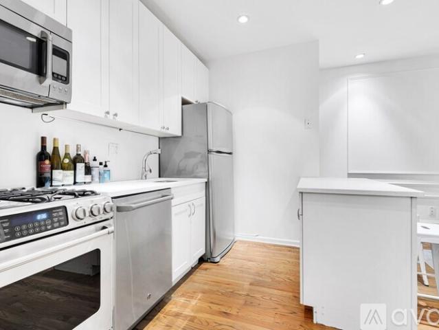 3 BR, 2 BA Apartment 226 East 70th St, Unit 3C, New York, NY 10021