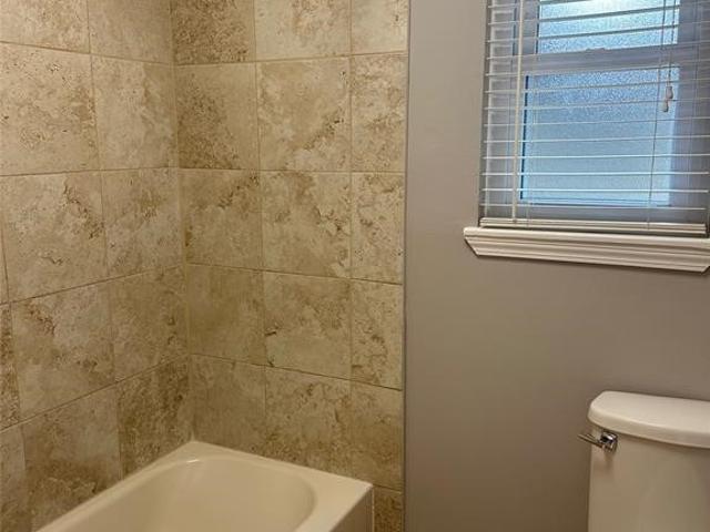3 BR, 2 BA Apartment 228 Oak Manor Drive, Alvin, TX 77511