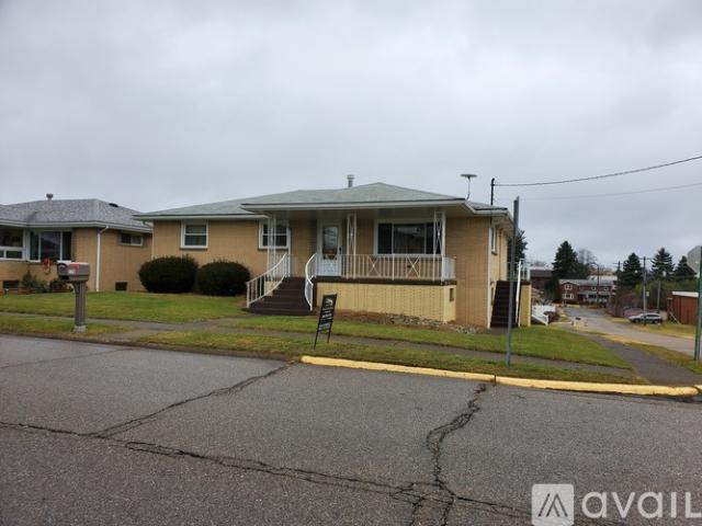 3 BR, 2 BA Apartment 229 Elaine Street, Weirton, WV 26062