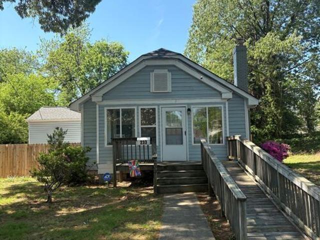 3 BR, 2 BA Apartment 233 Pine Avenue, Newport News, VA 23607