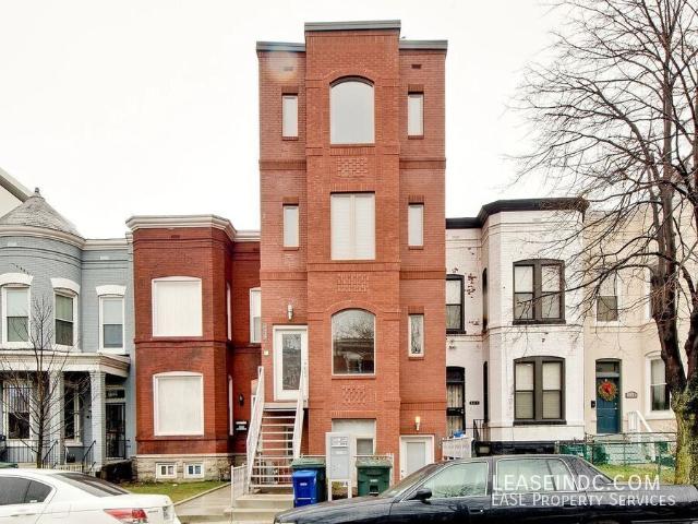 3 BR, 2 BA Apartment 233 R Street NE, Washington, DC 20003