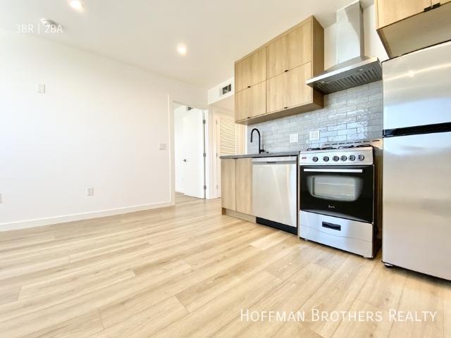 3 BR, 2 BA Apartment 233 Rosemont Ave, Los Angeles, CA 90026