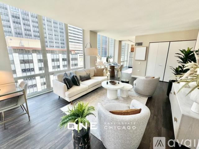 3 BR, 2 BA Apartment 230 W Washington St, Unit 3, Chicago, IL 60606