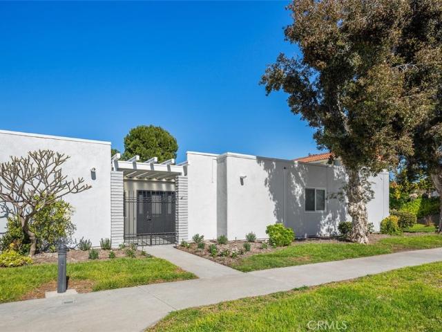 3 BR, 2 BA Apartment 2346 Via Mariposa East, Laguna Woods, CA 92637