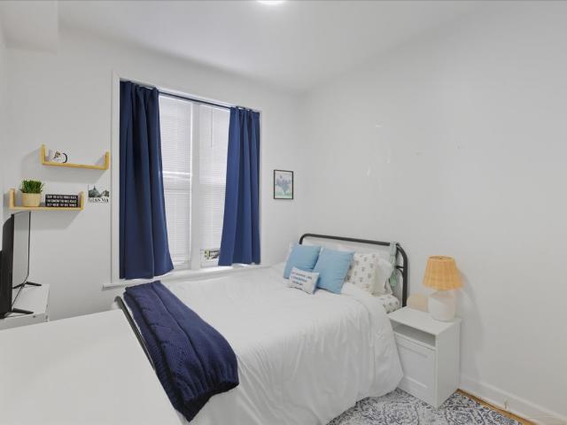 3 BR, 2 BA Apartment 2350 West Charleston, Chicago, IL 60647