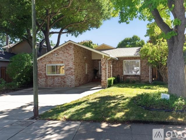 3 BR, 2 BA Apartment 2360 St Francis Dr, Palo Alto, CA 94303