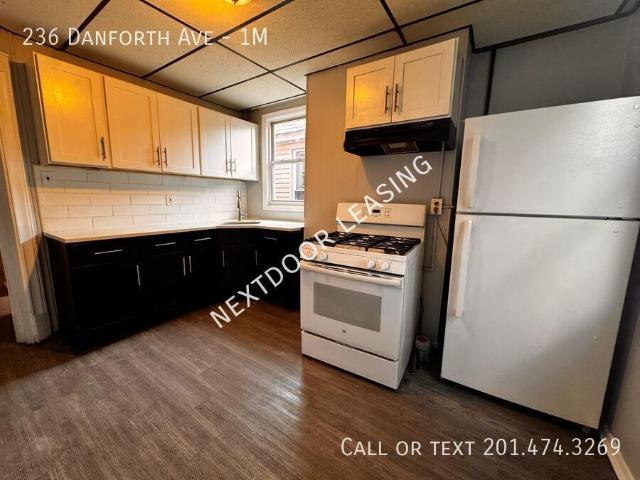 3 BR, 2 BA Apartment 236 Danforth Ave, Jersey City, NJ 07305