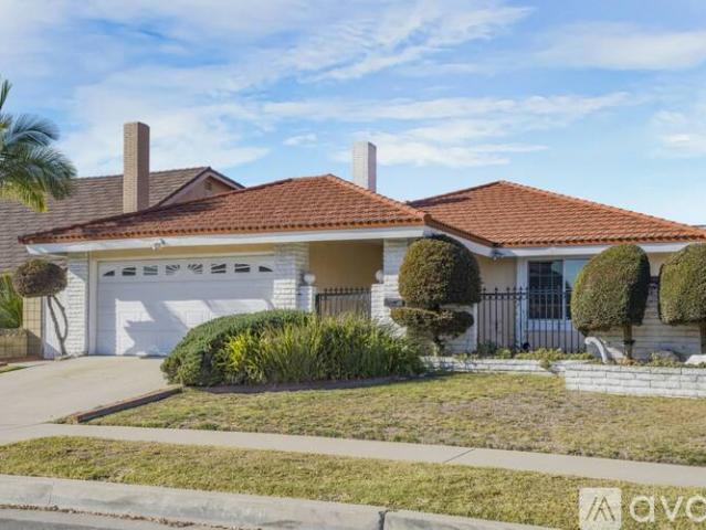 3 BR, 2 BA Apartment 23721 Pasatiempo Lane, West Carson, CA 90710
