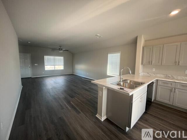 3 BR, 2 BA Apartment 2396 E Illinois Aly, Fayetteville, AR 72701