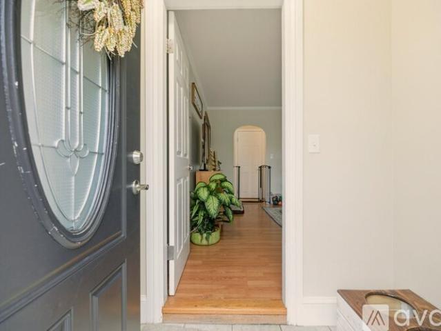 3 BR, 2 BA Apartment 23 Cypress St, Portsmouth, RI 02871
