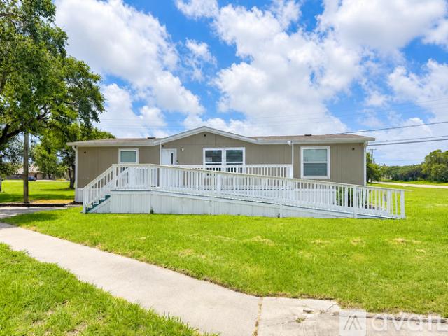3 BR, 2 BA Apartment 2 Alpha, Rockport, TX 78382