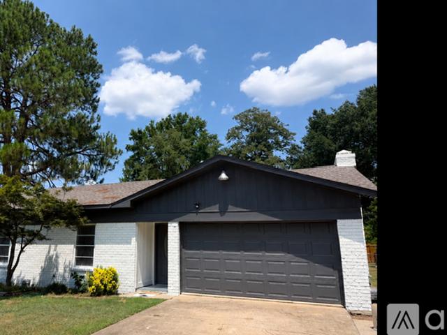 3 BR, 2 BA Apartment 2 Hawthorne Drive, Conway, AR 72034