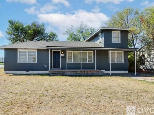 3 BR, 2 BA Apartment 2 NW 27th St, Lawton, OK 73505