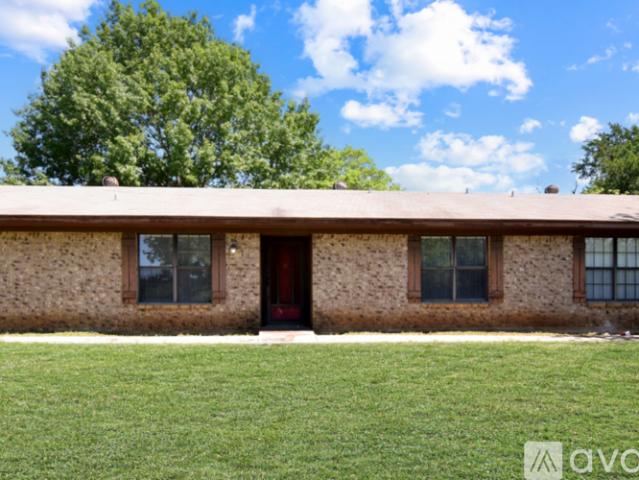 3 BR, 2 BA Apartment 3410 Auction Barn Rd, Unit B, Belton, TX 76513