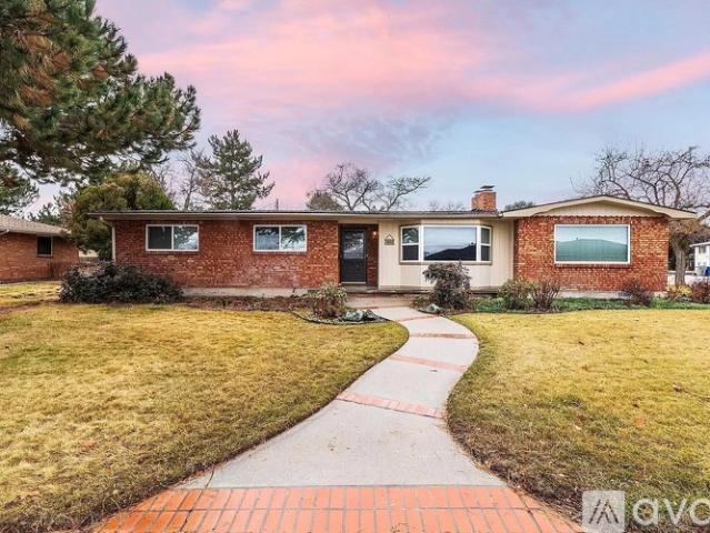 3 BR, 2 BA Apartment 3411 W Hillcrest Dr, Boise, ID 83705