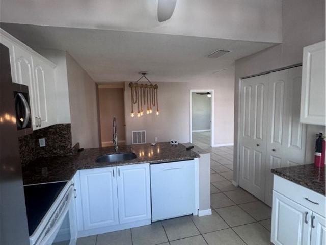 3 BR, 2 BA Apartment 3421 Winkler Avenue, Fort Myers, FL 33916