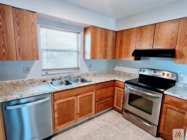 3 BR, 2 BA Apartment 3421 Temple Street, Unit B, Tampa, FL 33619