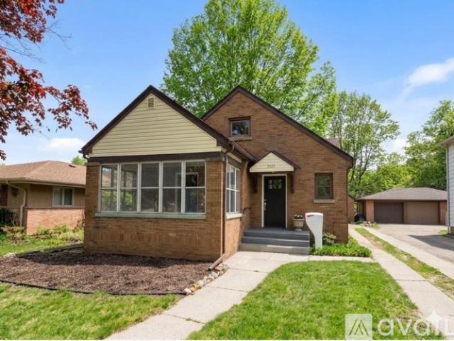 3 BR, 2 BA Apartment 3422 Fremont Street, Rockford, IL 61103
