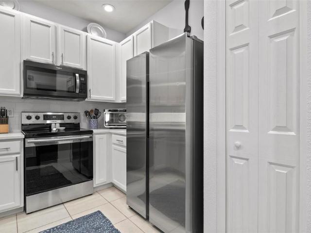 3 BR, 2 BA Apartment 3423 Parkridge Circle, Sarasota, FL 34243