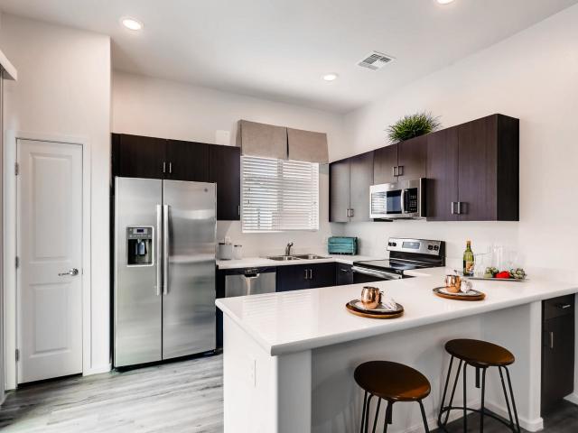 3 BR, 2 BA Apartment 3425 E Thomas Road Unit 1048, Mesa, AZ 85213