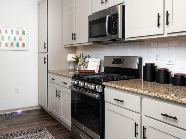 3 BR, 2 BA Apartment 3455 Kearny Villa Road Unit 213, San Diego, CA 92123