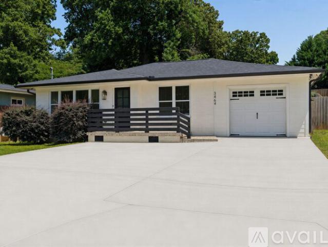 3 BR, 2 BA Apartment 3464 Glenwood Road, Decatur, GA 30032