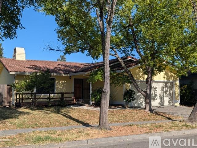 3 BR, 2 BA Apartment 348 Almond Way, Healdsburg, CA 95448