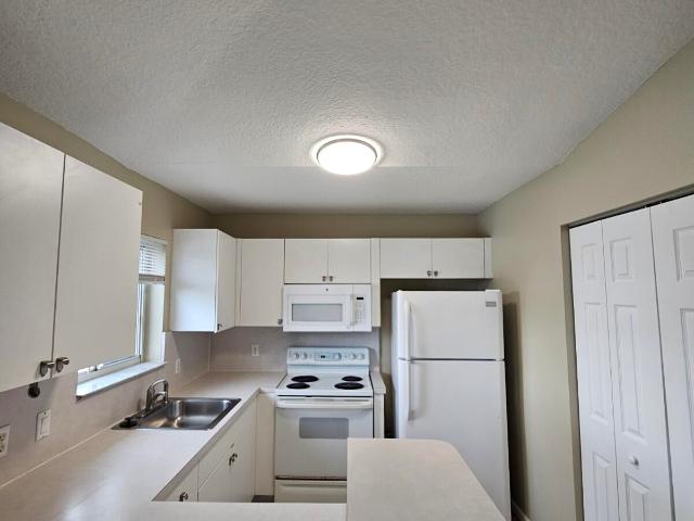3 BR, 2 BA Apartment 3490 Briar Bay Boulevard, West Palm Beach, FL 33411