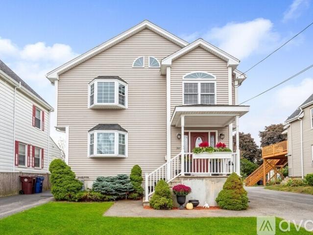 3 BR, 2 BA Apartment 34 Davis St, Unit B, Revere, MA 02151