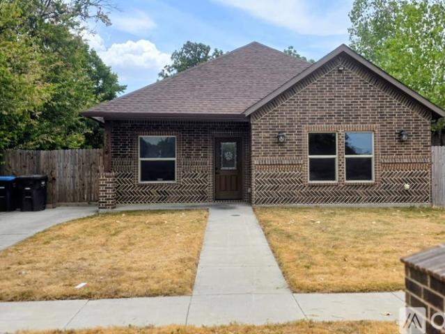 3 BR, 2 BA Apartment 3504 Avenue I, Fort Worth, TX 76105