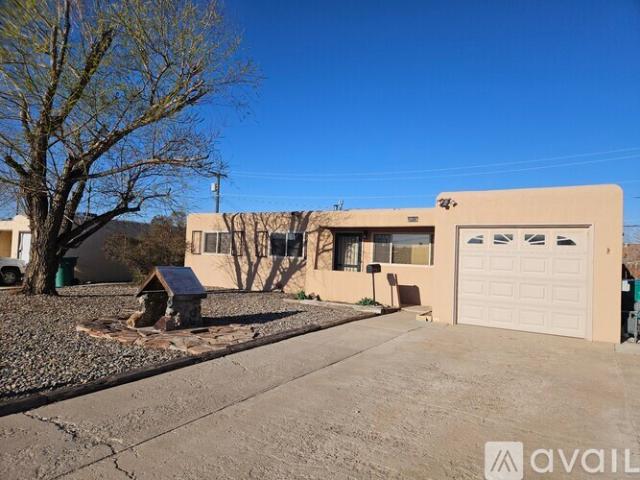 3 BR, 2 BA Apartment 3513 Sierra Vista Drive, Farmington, NM 87402